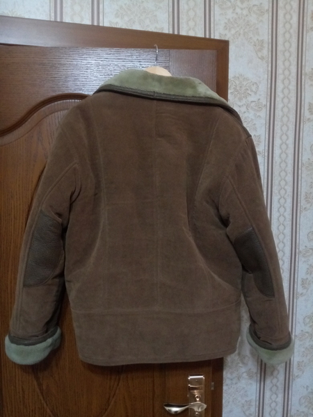 Продам вильветовую куртку.