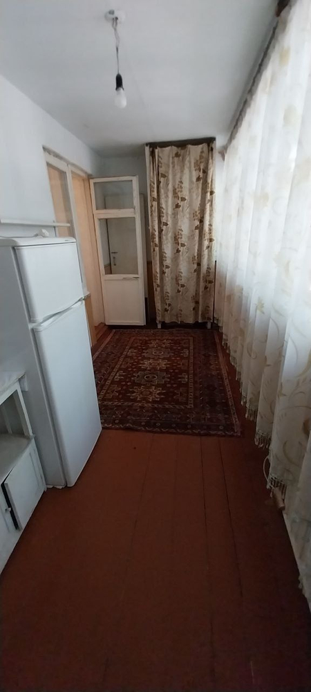 Чирчик шахар 8 Мик район 2 хоналик уй ижарага берамиз