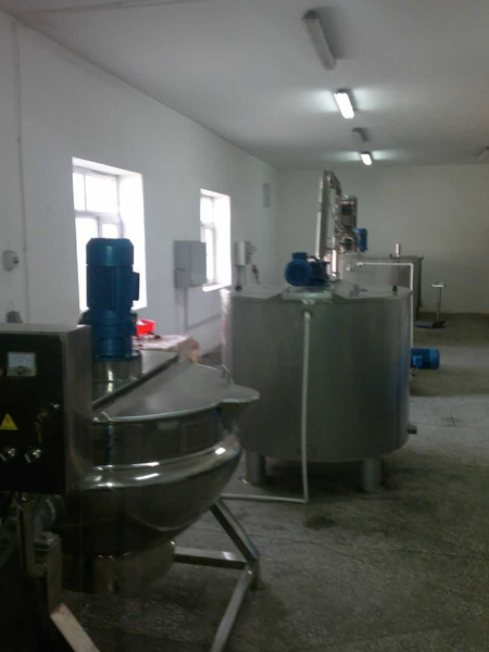 Янгиюль.От Ташкента 28км.Продам 3 уровневое здание на 80 сотках.