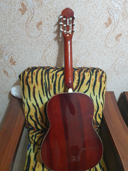 Gitara yangi 1hafta oldin olingan