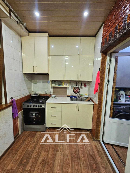 3 xonali 84m² 3-qavat sotiladi.