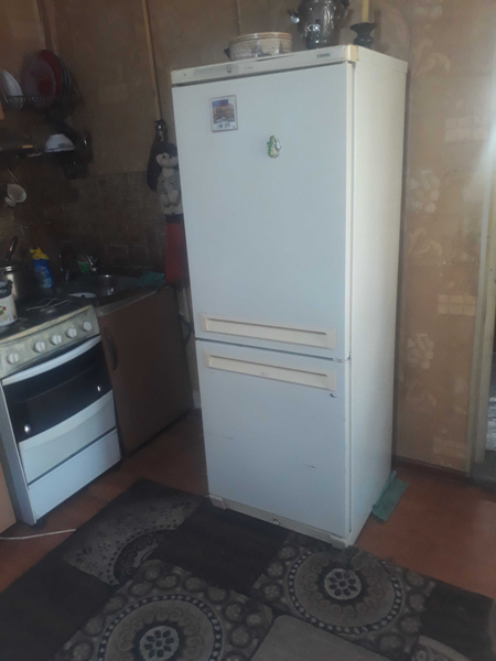 Холодильник STINOL работает отлично.