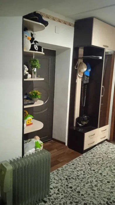 Uy sotiladi chilomzor 16 balnotsya oldida 2 xona 45000$