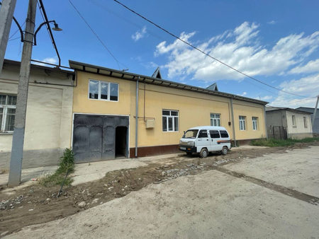Zangiota tumanida 6,7 sotixli hovli