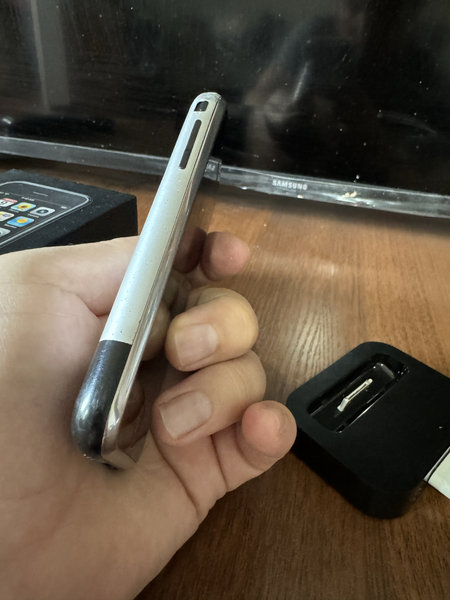 Iphone 2g 1st generetion 16gb.
