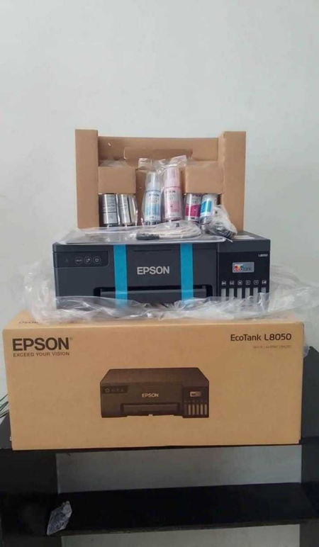 Epson L8050 цветной принтер sotiladi