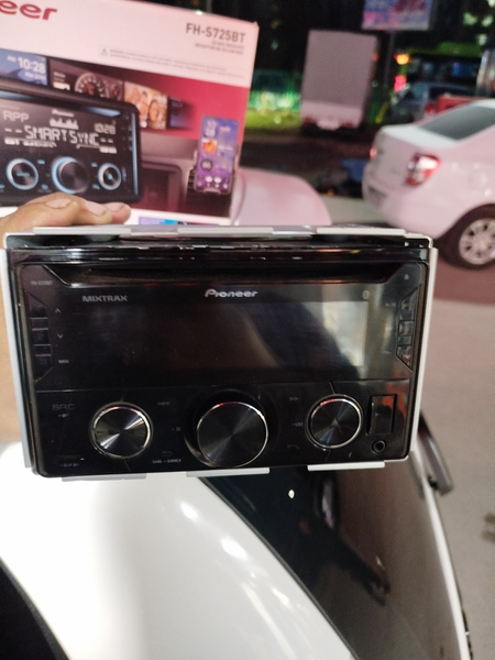 Продаеться Pioneer 725bt