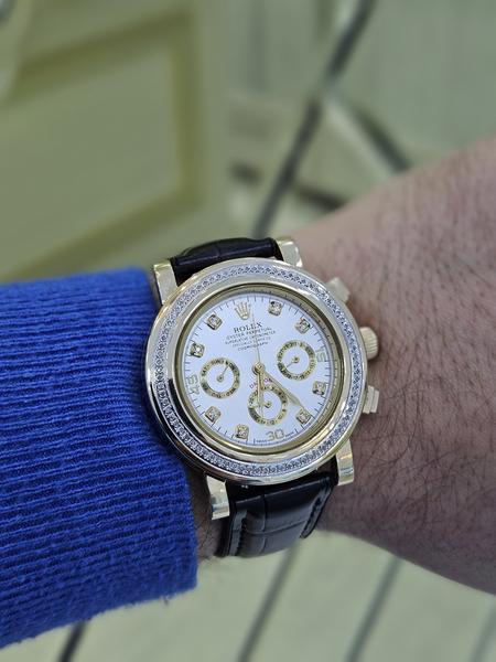 Продам Золотые часы Rolex Daytona, золото 585 пробы, с бриллиантами.