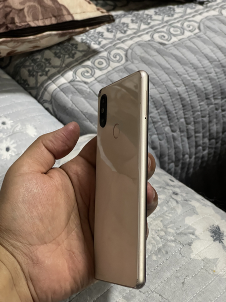 Продается редкий смартфон Xiaomi Mi 8 SE 4/64 obmen