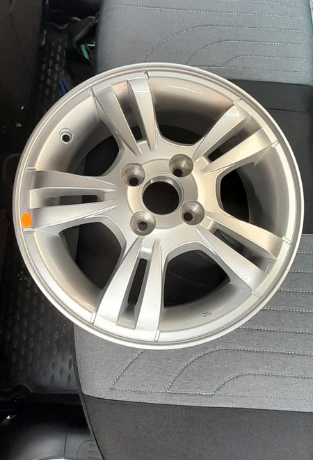 Диска R15 220$ ва DAIICHI монитор 110$ га сотилади хали ишлатилмаган.