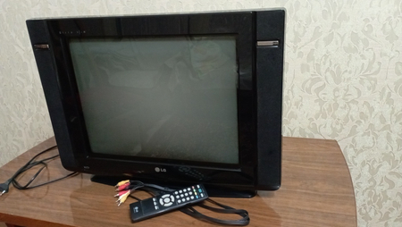 Продам телевизор LG 21FU3RG