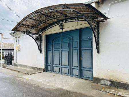 Yashashga tayyor uy sotiladu
