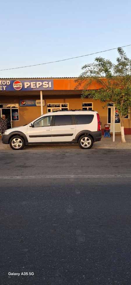 Lada largus cross