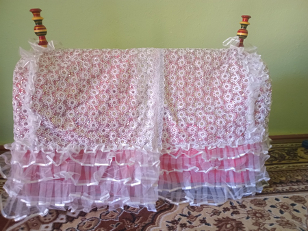 Kravat va beshik sotiladi kami bor