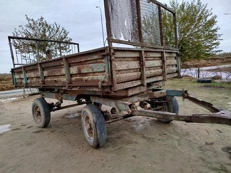 Traktor sotiladi