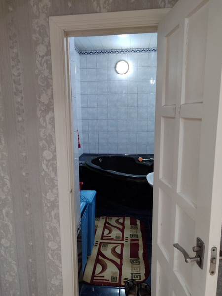 Продаётся 4 комнатная Генералв Узокова Банковский дом