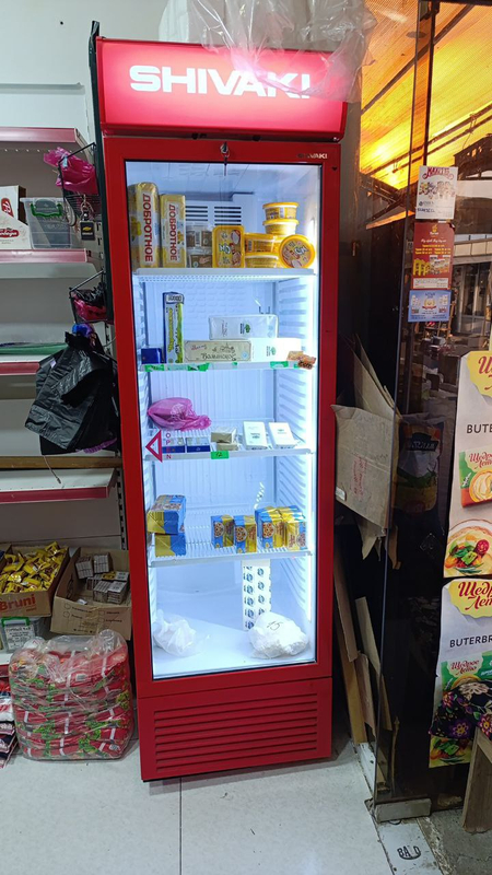 Срочно продаются полки ветриный холодильник в идеальном состоянии