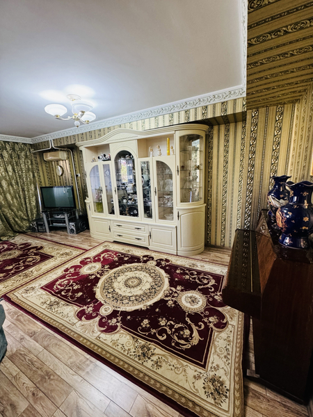 Продам 5 комнатную квартиру французская планировка