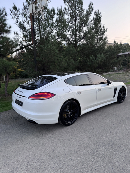 Porsche Panamera 4S