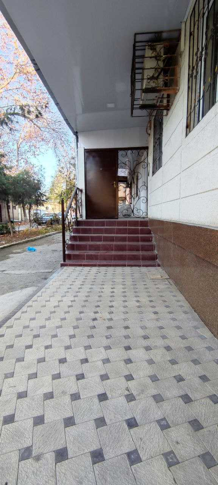 OFIS sotiladi Chilonzor 19kvartal 200kv 1etaj