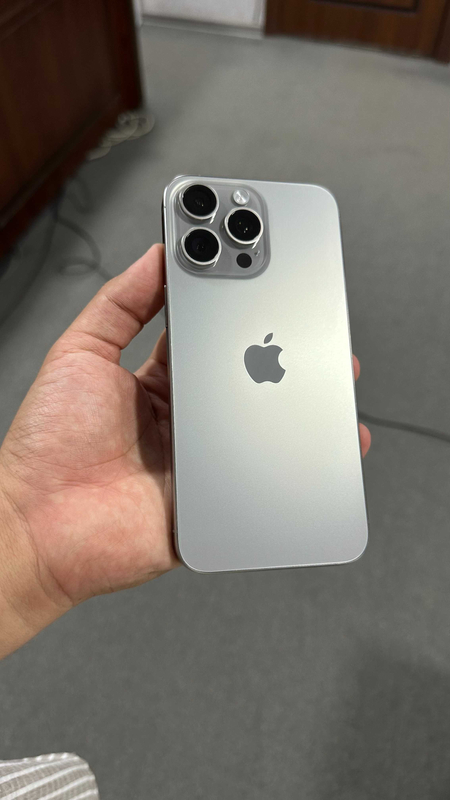 iPhone 15 pro max 256 gb, dual sim, natural titan Srochno