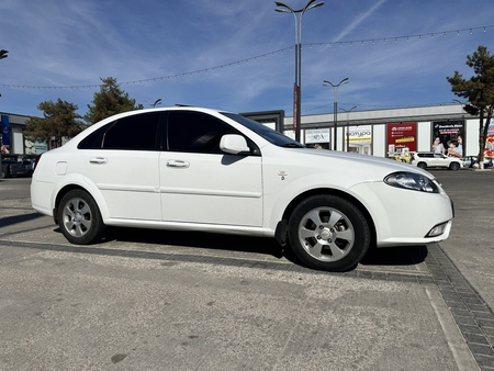 Lasetti 2018 yil kraska toza 135000 yurgan