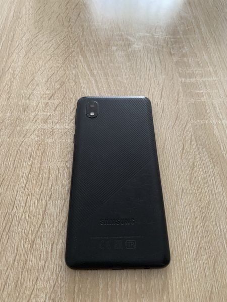 Samsung A01 core xivada sroshniy sotiladi