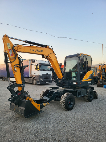 Ekskavator hyundai hw60 2019 yil sotiladi