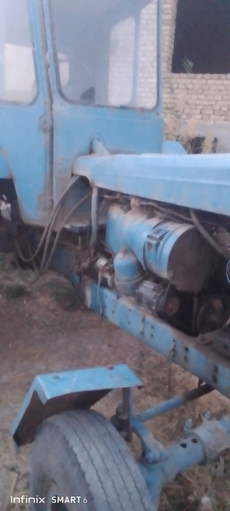 Traktor sotiladi