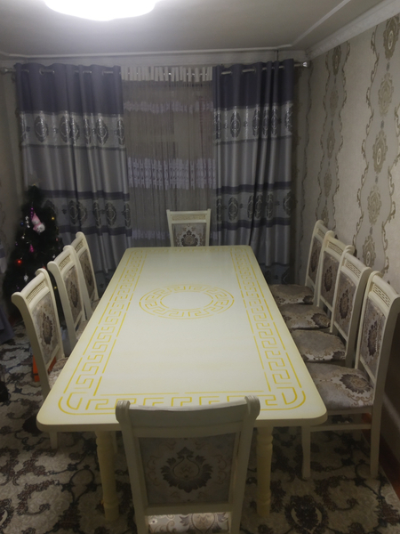 Hontaxta va kursilar 10 kishilik halati yaxshi
