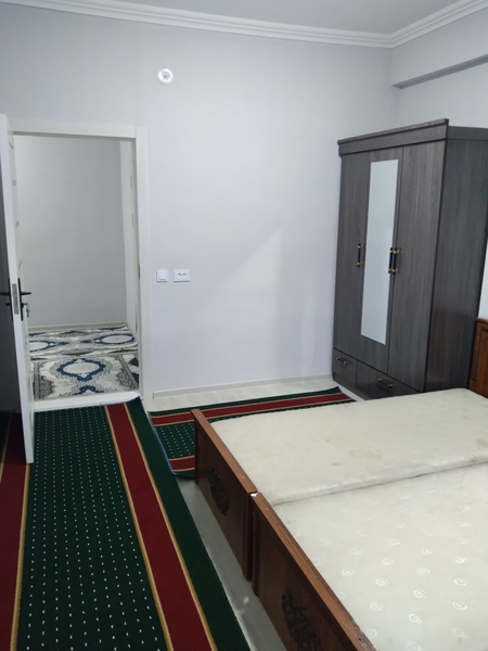 Yangi bozorda tayyor kvartira ijaraga beriladi