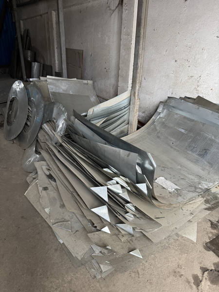 Tunika sotiladi metallom