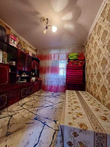 Kvartira sotiladi 10 mkr
