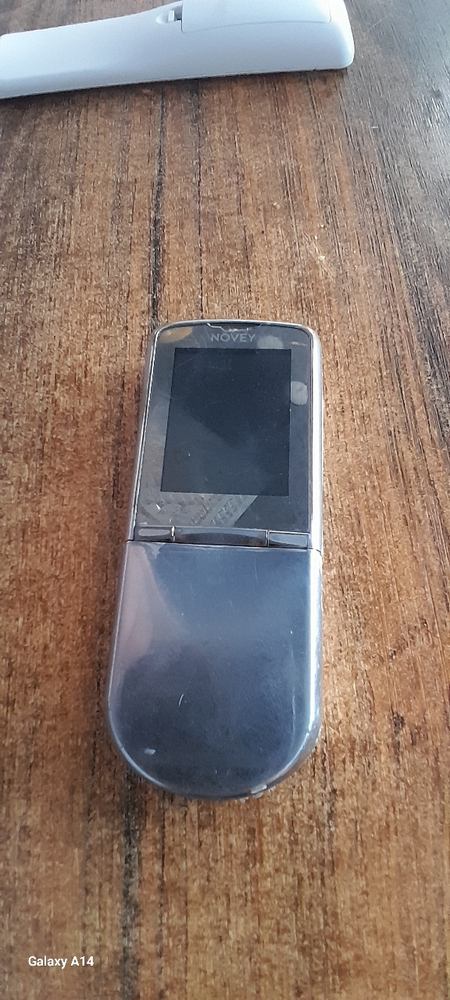 N 888 telefon B/Y