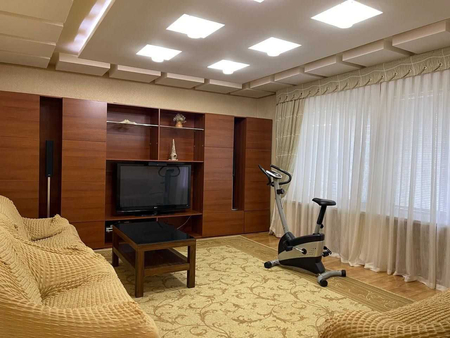 Продается квартира .3/5/5  на Мирзо Улугбекском районе (J3044)