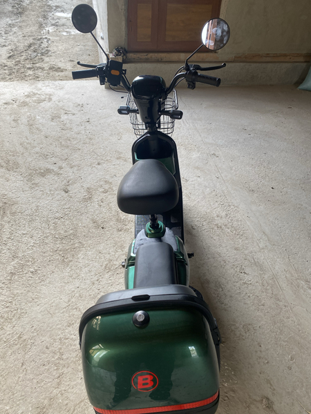 Yangi Skuter tez va arzon sotiladi.