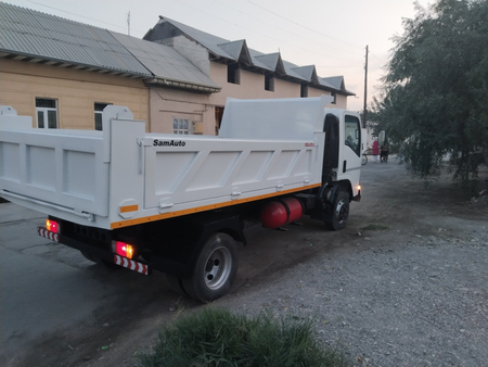 Isuzu samasval sotiladi aftobuzdan yigʻilgan 2009 yil