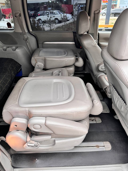 Kia Carnival 2008 yil holati yaxshi