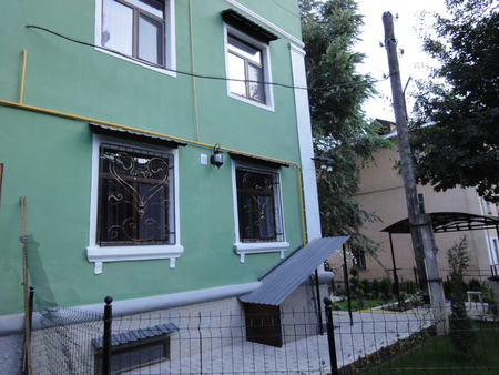 Продаётся 3-х комнатная квартира в туристической зоне ЯНГИАБАД Ташобл.