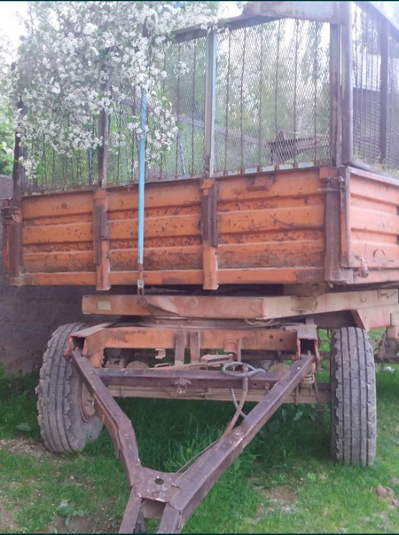 Traktor sotiladi