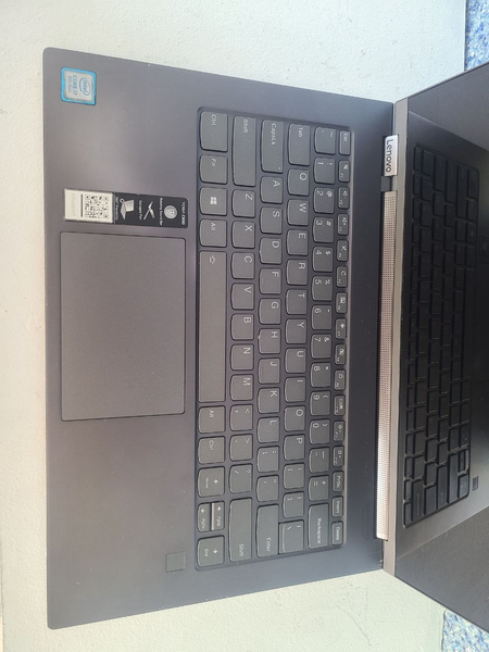 Lenovo Yoga x360 core i7-8650U/16GM RAM/256GB SSD