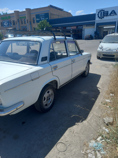 Vaz 03 sotiladi 1500 $