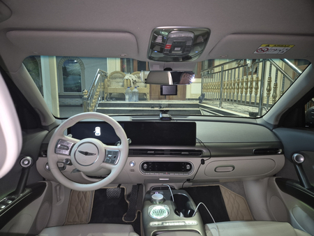 GENESIS GV60 сотилади