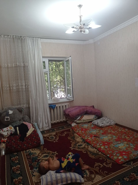 Срочно продаю 1 ком на Юнусабаде 15 балкон 2х6