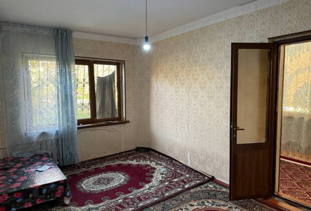 .Продам 1х2комнатную 2этаж 42м2 балкон 2х6метр мебель 20кварталЧиланза