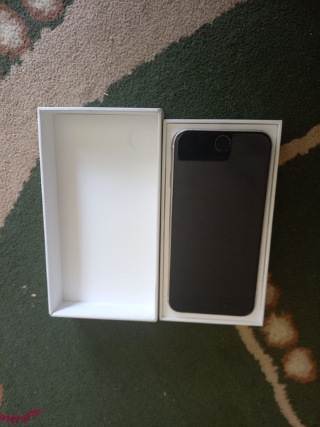 Iphone Se gen 3 (2022) sotiladi 64gb