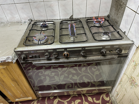 Mebel, Gaz plita, Divan raskladnoe