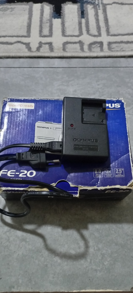 Продам OLYMPUS FE- 20