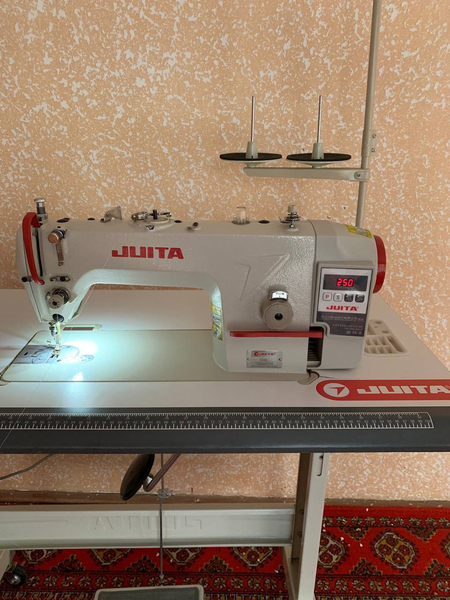 JUITA TIKISH MASHINASI zo'r holatda yangidek