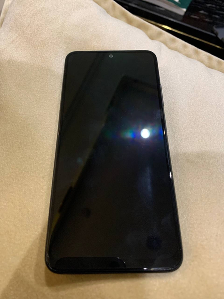 Redmi note 11 6/128 holati yaxshi caqa cuqasi bor halal bermidi